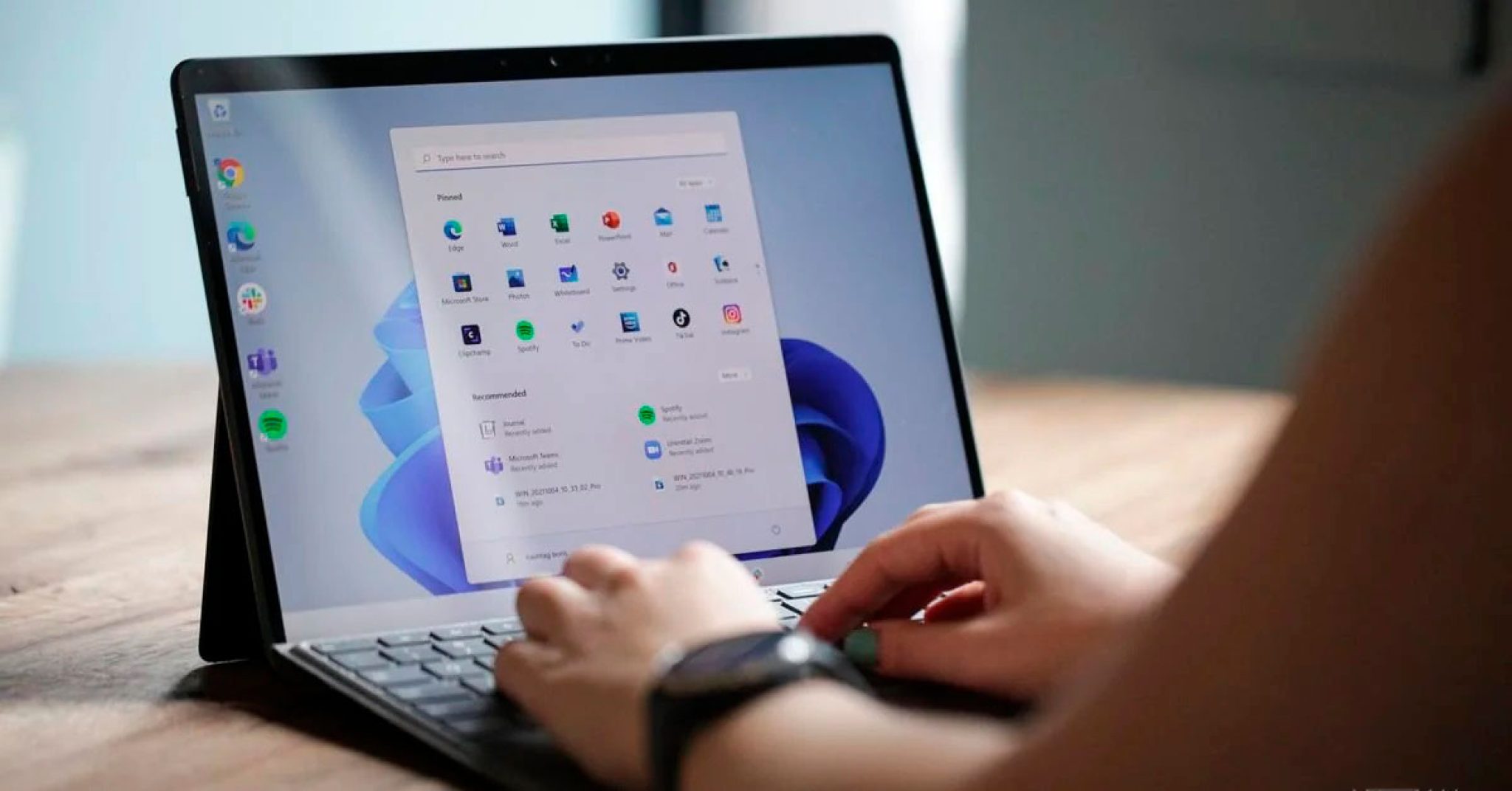 Hoe u de vernieuwingsfrequentie van het scherm in Windows 11 kunt ...