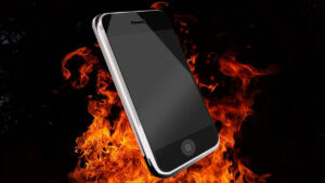Why does my mobile phone heat up? Main causes and solutions