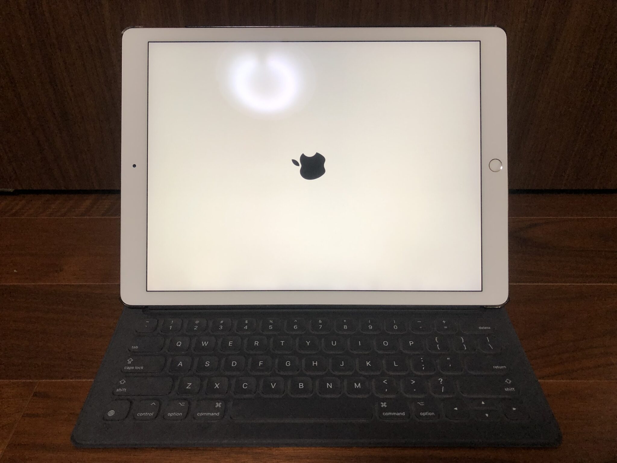What is an iPad and how is it different from an Android tablet? ️