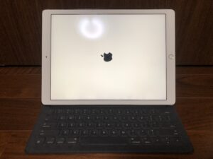 What is an iPad and how is it different from an Android tablet? ️