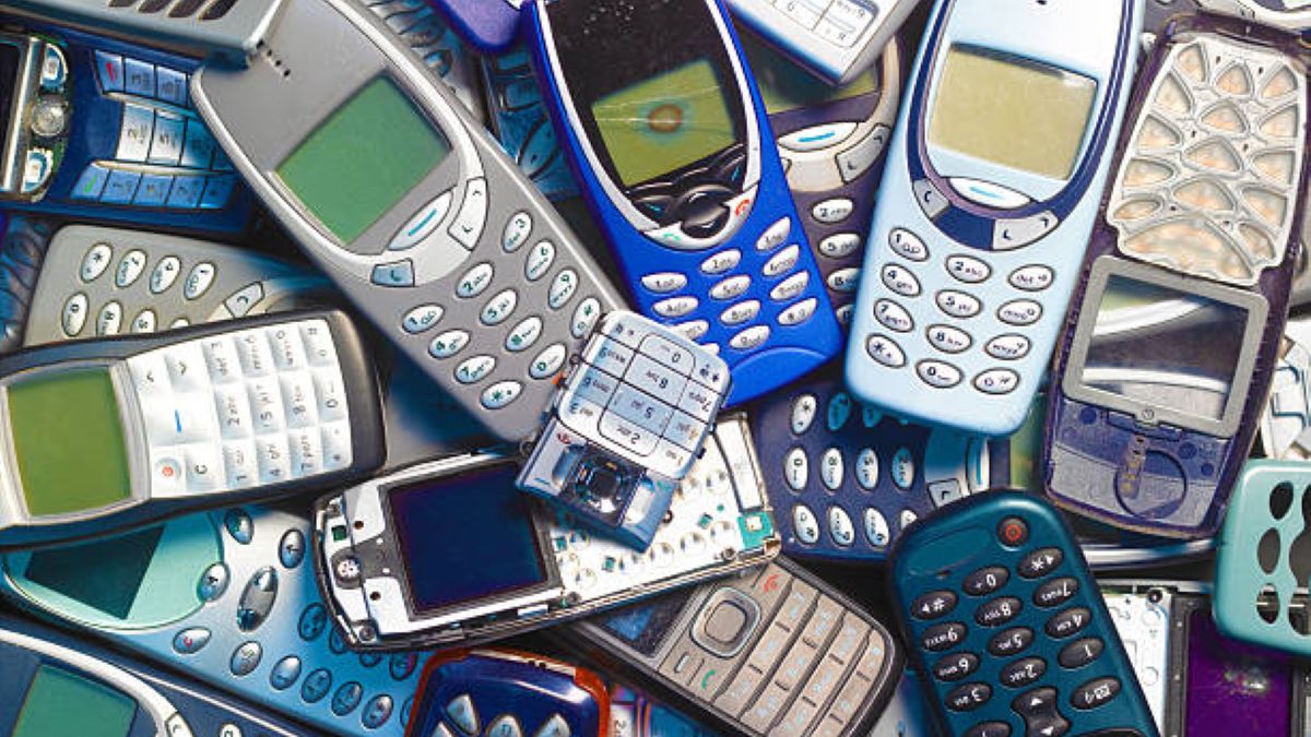 Mobile phone collector's market: Valuable old models