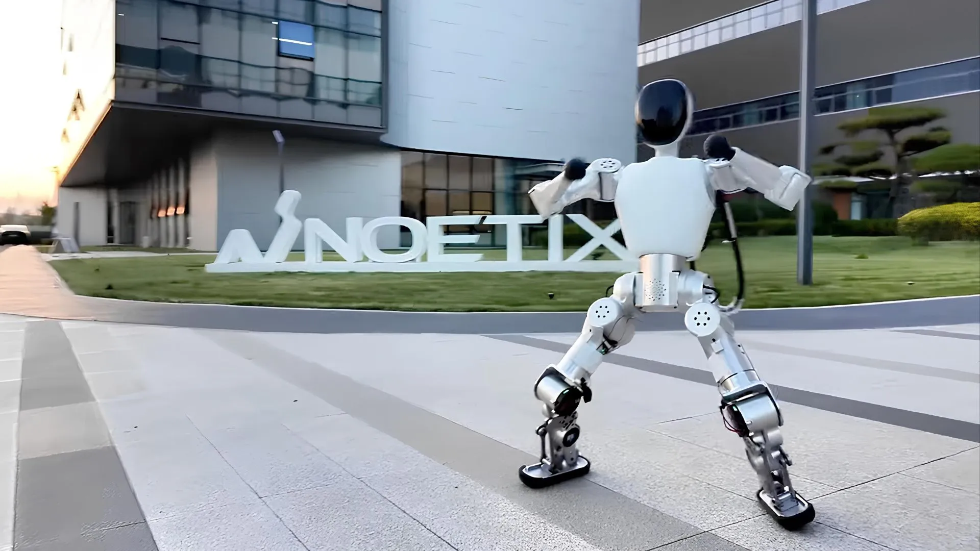 Designet for hjemmet: Dette er Bumi-roboten fra Noetix Robotics.